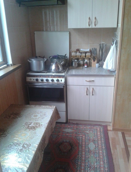 Срочно. Юнусабад12. 3ком. 2этаж. Метро