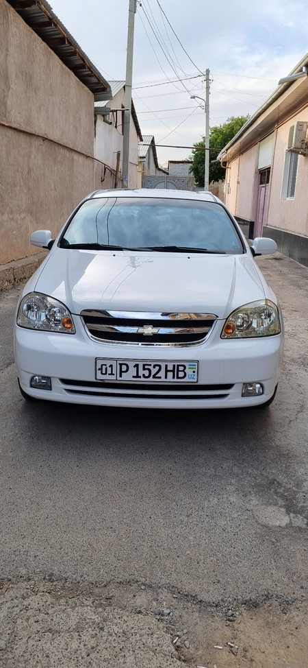 Lasett 1.8 sotiladi