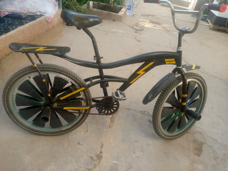 Velosiped sotiladi rangi qora va sariq balon razmeri 24X