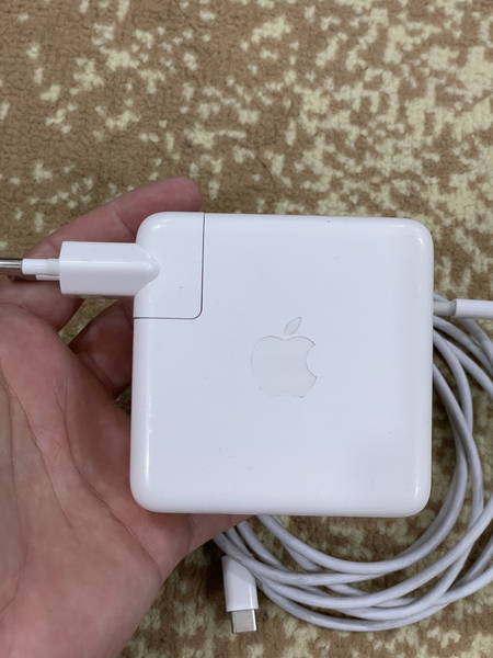 MacBook Pro Original zaryadka sotiladi