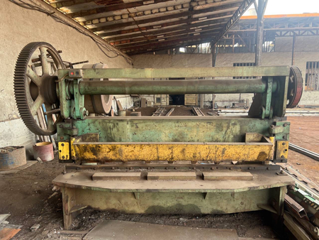 Metal qaychi sotiladi