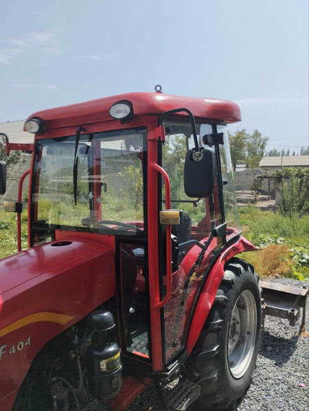 Traktor, DF 404. Plug, Chizl'lar ham bor.