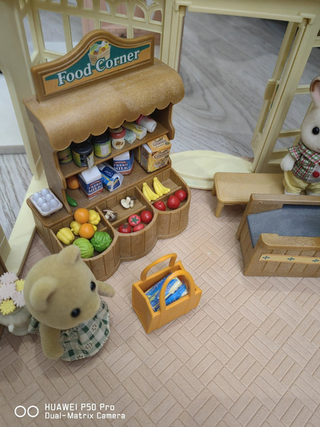 Продаются 3   набора детских игрушек  семейка Sylvanian