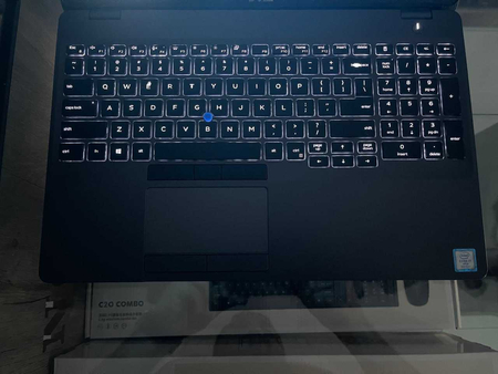 DELL Latitude 5500 Intel Core i7-8665U vPRO озу8гб 256ssd