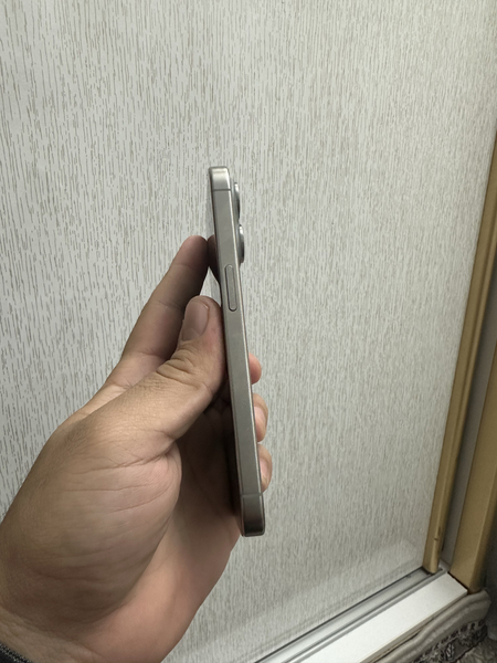 Iphone 15 pro 128 gb Simkartali