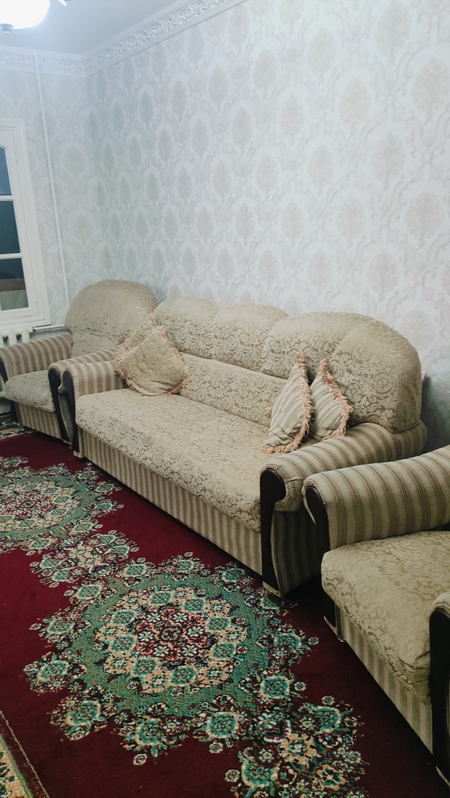 Срочно продается диван с двумя креслами