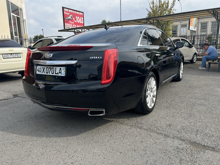 Cadilac xts сотилади