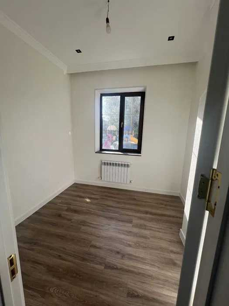 Продаётся 3/1/5	БИЙ Максим Горький Дипломатия Дархан ID: 53667