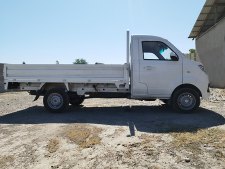 Moshina yangi SHINERAY T30 Sechka bolon qoyilgan.