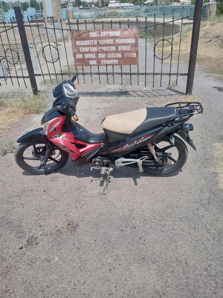 Срочно продам honda 125 кубовый хороший на 100 км 2 л бензин