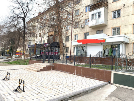 Продается коммерческое помещение ор-р Буюк Ипак Йули Мирзо-Улугбек