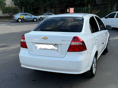 Nexia 3 avtomat sotiladi