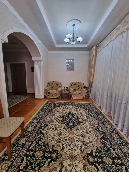 Hovli uzoq muddatga ijaraga beramiz