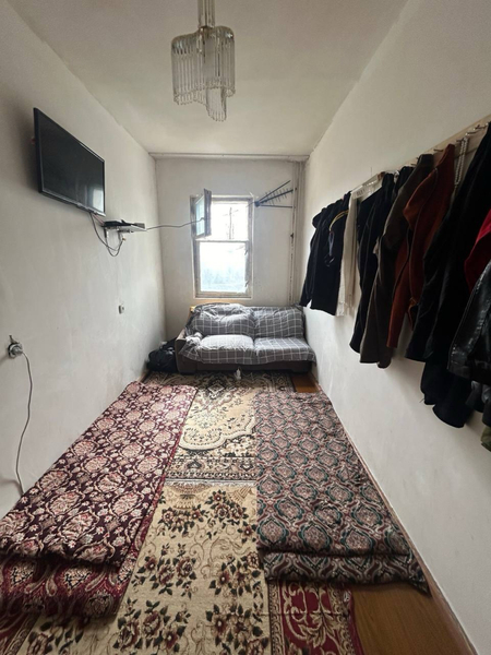 Продаётся квартира. Без ремонта. Паркентский базар. Банковский дом .