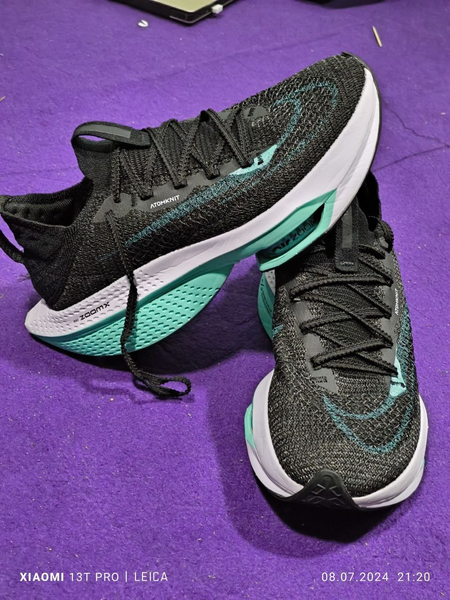 Крассовки Nike zoomx оригинал. 42.43