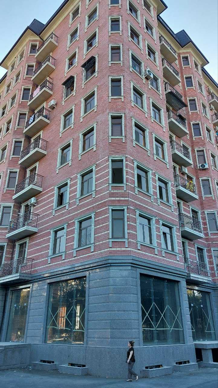 срочна продаётся 3-х комнатная  новостройка квартира коробка
