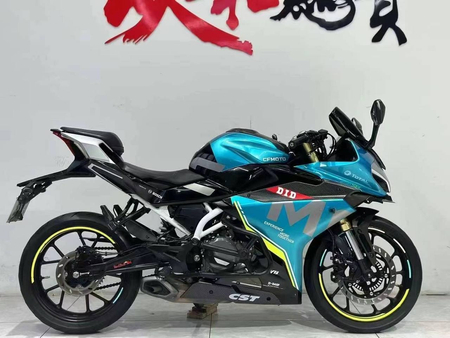 Mototsikl sotilad CF moto 250i