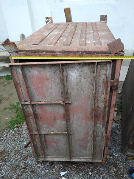 Металлический шкаф