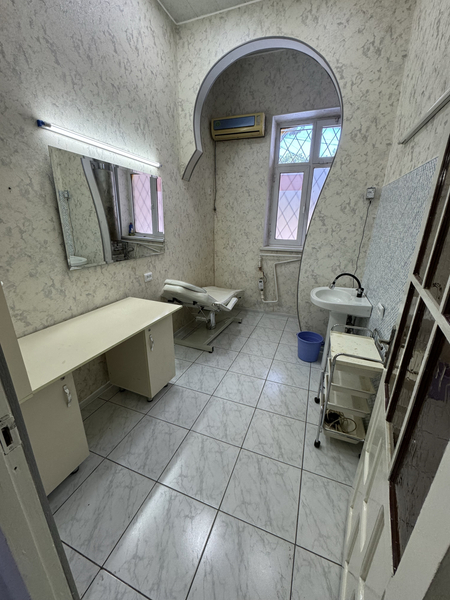 Продаеться помешение В центре акавака в доль главной дороги