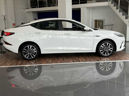 Бизнес классдаги JAC J7 / AT автомобили сотилади. malibu/monza/cobalt