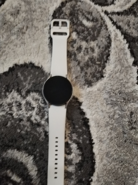 Продаются часы Samsung Galaxy Watch 4