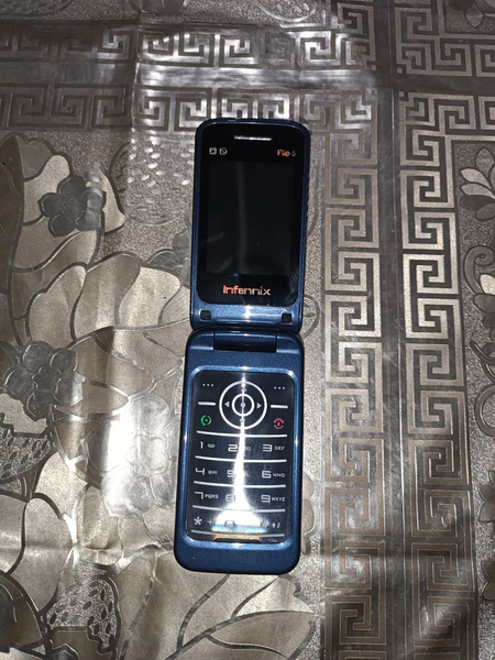 Infennix legushka telefon sotilad