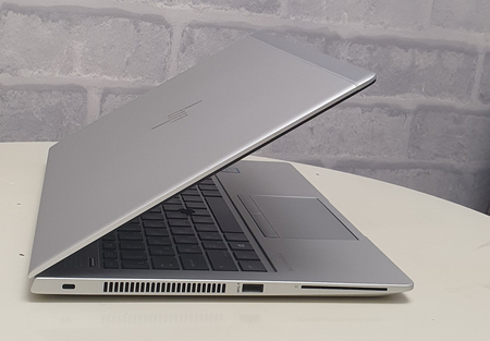 HP EliteBook 840 G5

14” FHD IPS 120ghz Touchscreen 

CORE i7-8650U
8G