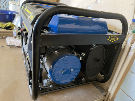 Generator Divijok srochna sotiladi pul kere
