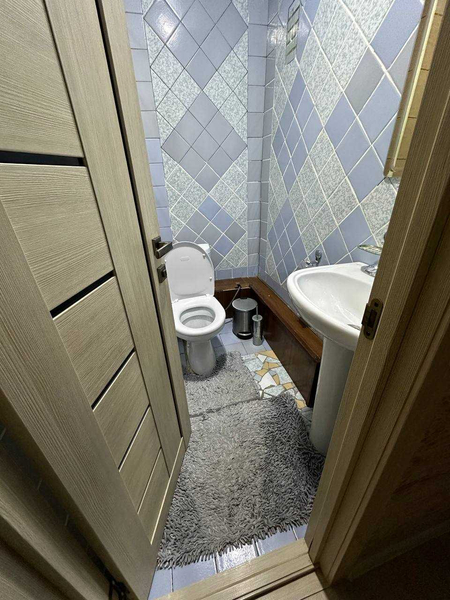 Drujba. Kvartira 4.xona 100.kvm. SROCHNO!!!