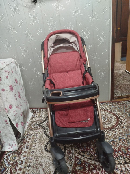 Коляска сотилади