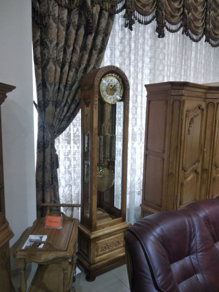 Напольные интерьерные часы