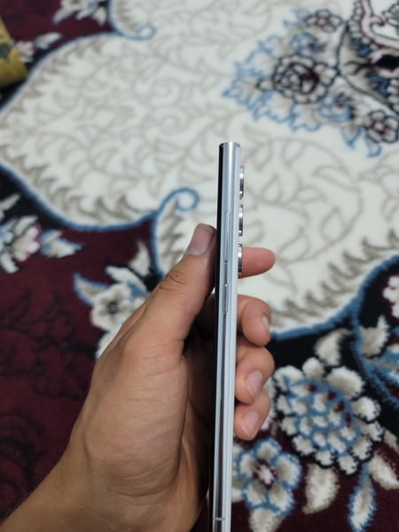 S22 Ultra 5G hotira 256Gb umuman chaqa Chuqa yoq moshni tel