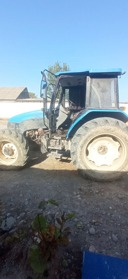 Traktor 50x60 niholding srochna sotiladi