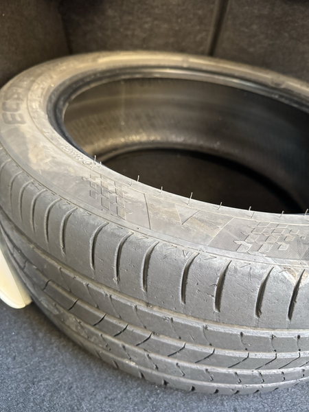 Kumho ecsta 235/45 R18