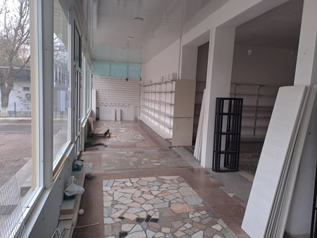 Magazinlar uchun vitrina
