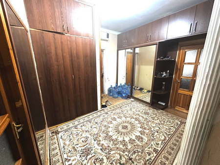 Продам квартиру на Ахмад Югнакий 4/2/5