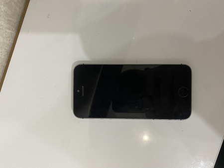 Iphone 5 SE yaxshi holatta