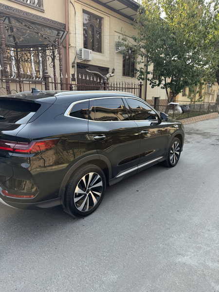 Byd Song plus champion sotilari rangi qora 30 min yurgan 2023 yil.
