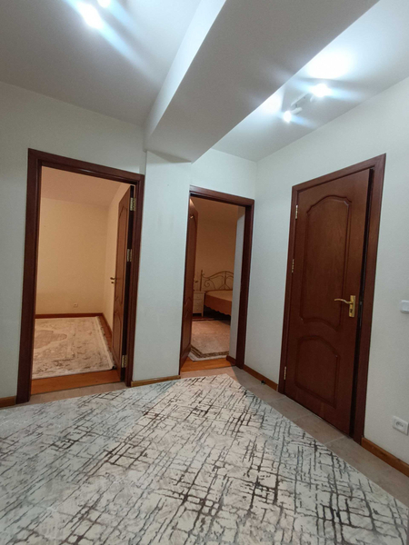 Продаётся 4/4/4 квартира на Ц-1  ор-р  Английский посольство