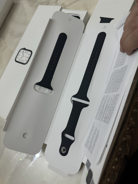 Apple watch 7 45 qora yengide.