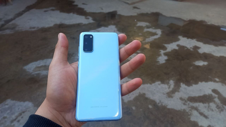 Samsung      S20