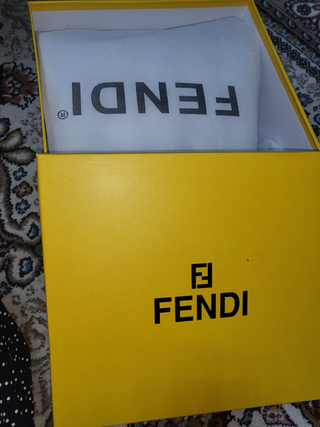 Fendi сумка белого цвета