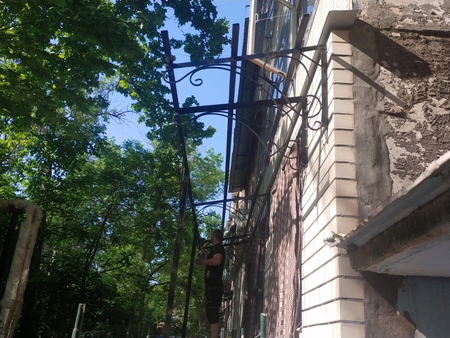 Козирки ,решотки ,бельевые ролики установка и заготовка.