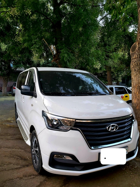 Hyundai Starex sotiladi
