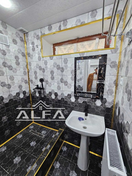 2 xonali 55m² +50m² podval sotiladi.