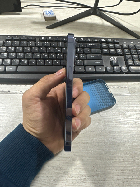 Telefon 13 PRO. Rangi: Blu. Region AH/A. Batareka 81%. Xotira 128.
