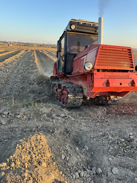 Bt 150 traktor.
