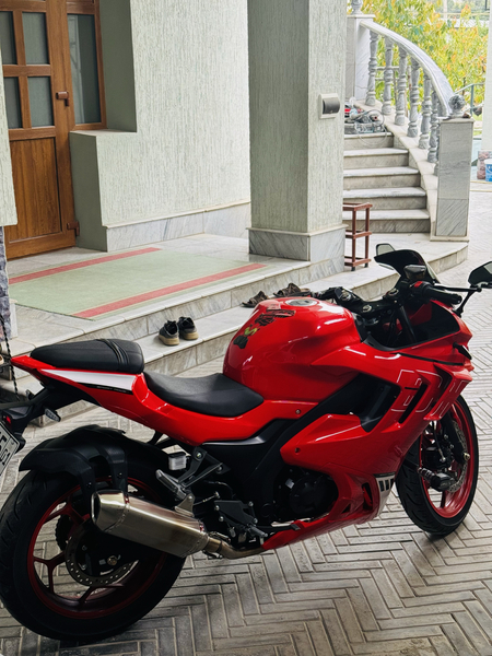 Dugatti Panigali (BIKELAND)