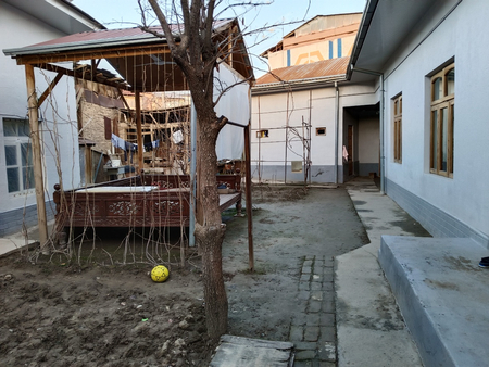 Uchastka sotiladi chorsu 1 gorbalnitsa