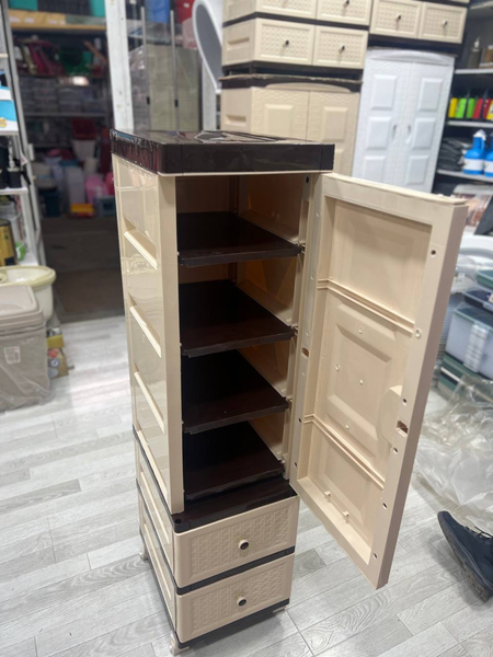 Комод из очень качественного пластика